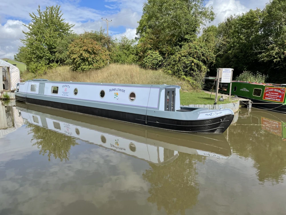 Sunflower - Serial Hybrid with Electric Drive - 6 berth narrowboat ...